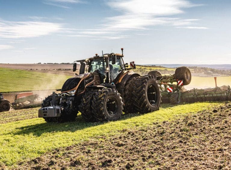 JCB Fastrac 4000 Series - Hamilton Ross Group