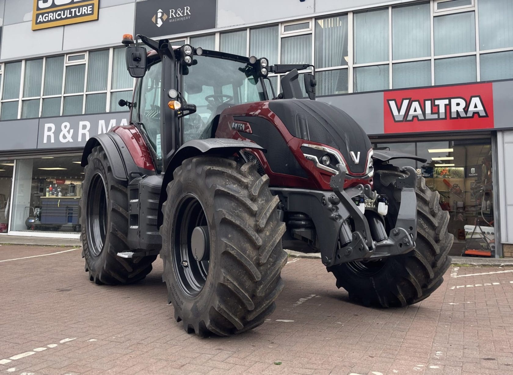 Valtra T195-A - Hamilton Ross Group