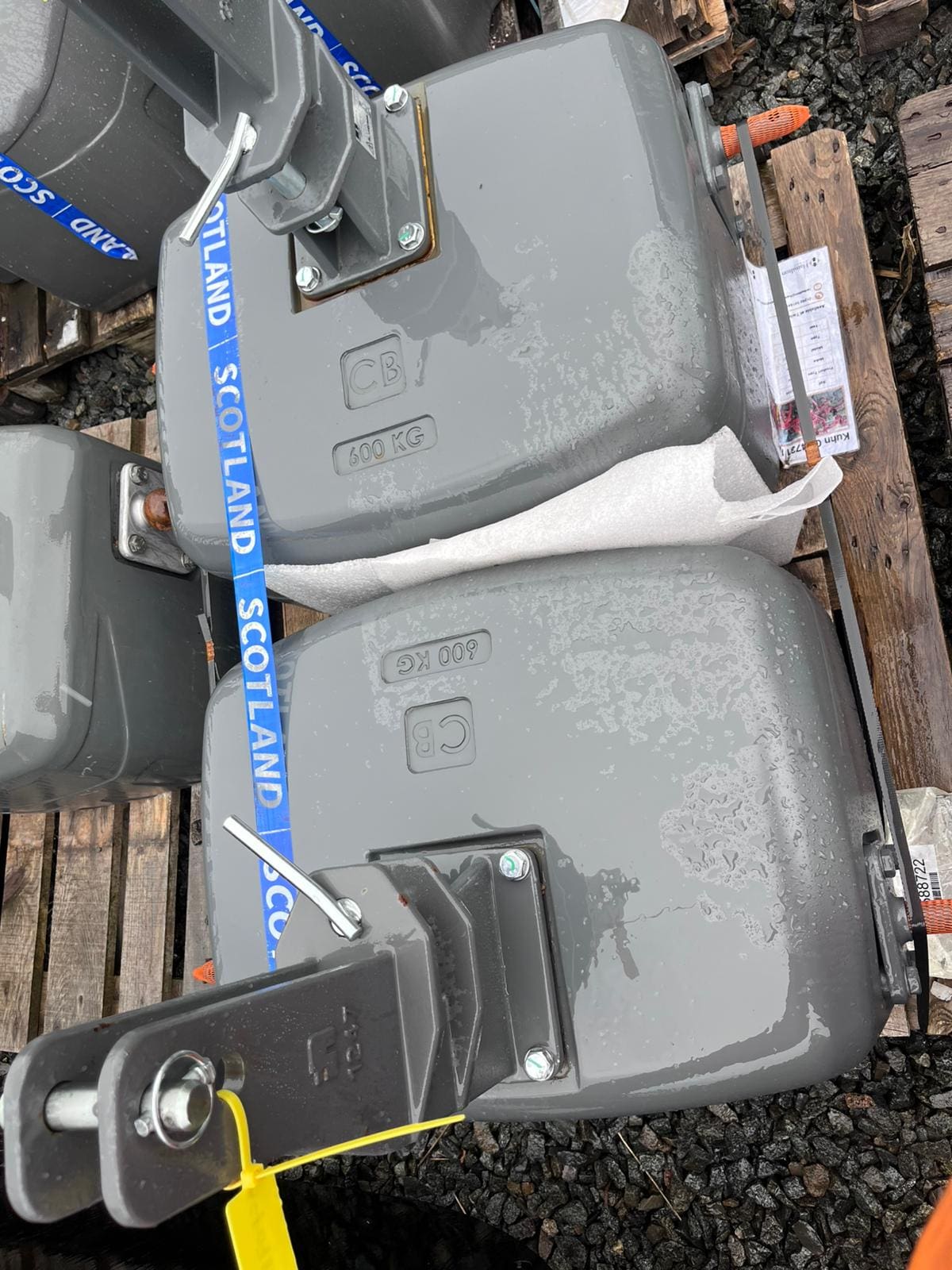 AGCO 600KG WEIGHT BLOCK - Hamilton Ross Group