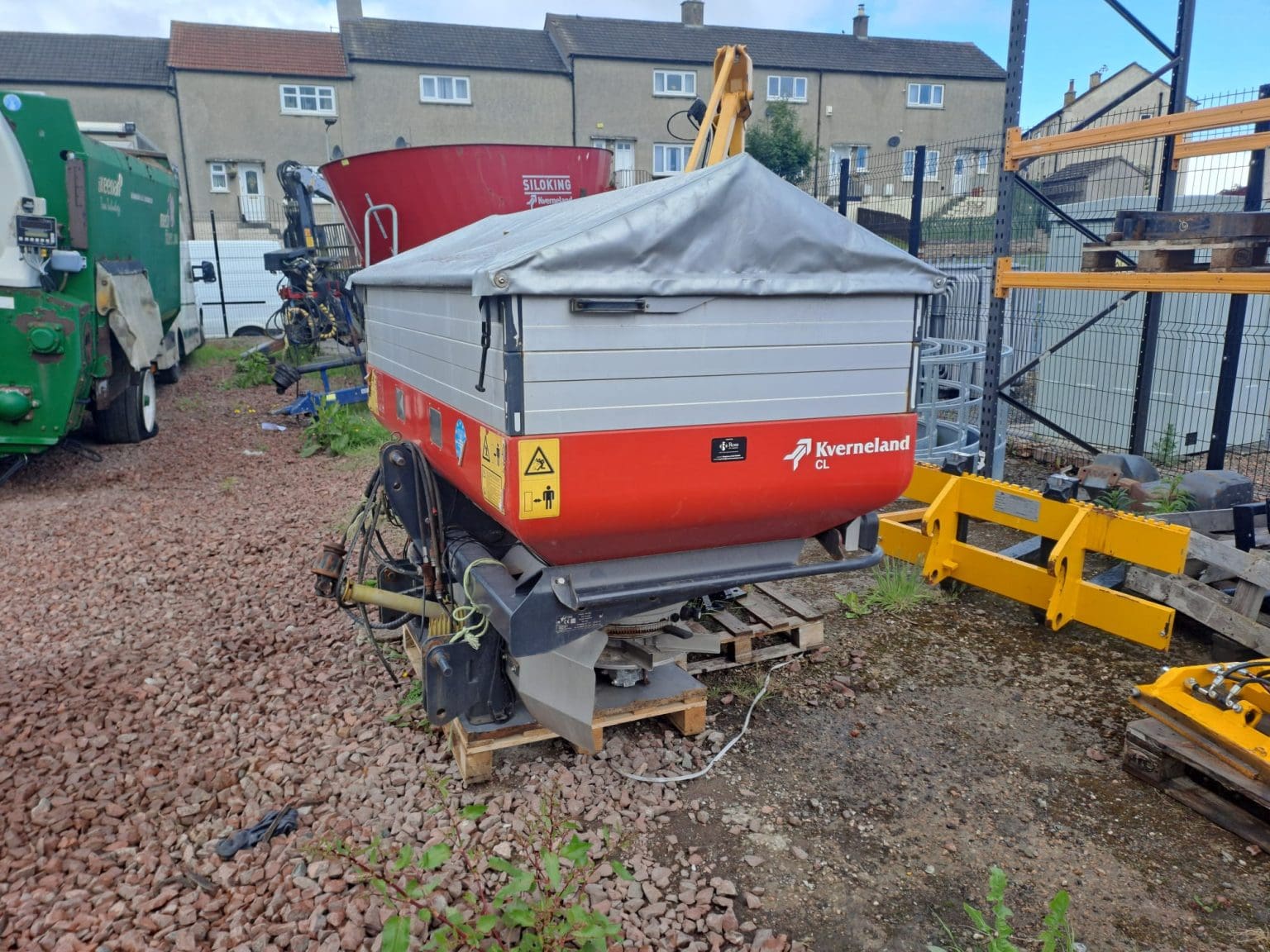 KVERNELAND CL PRO FERT SPREADER - Hamilton Ross Group