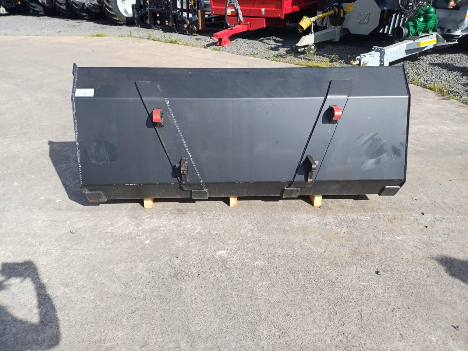 Miscellaneous 6' Euro Bucket - Hamilton Ross Group