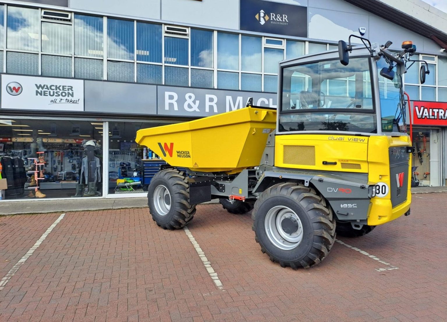 Wacker Neuson DV90-2 SW 9T Dumper Dual View - Hamilton Ross Group